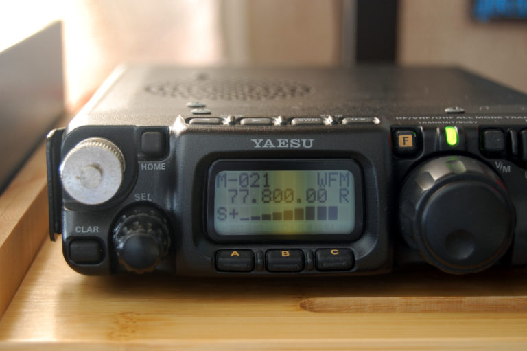 FT-817に外部スピーカーを接続してFMラジオ放送を聴く | Active Shack